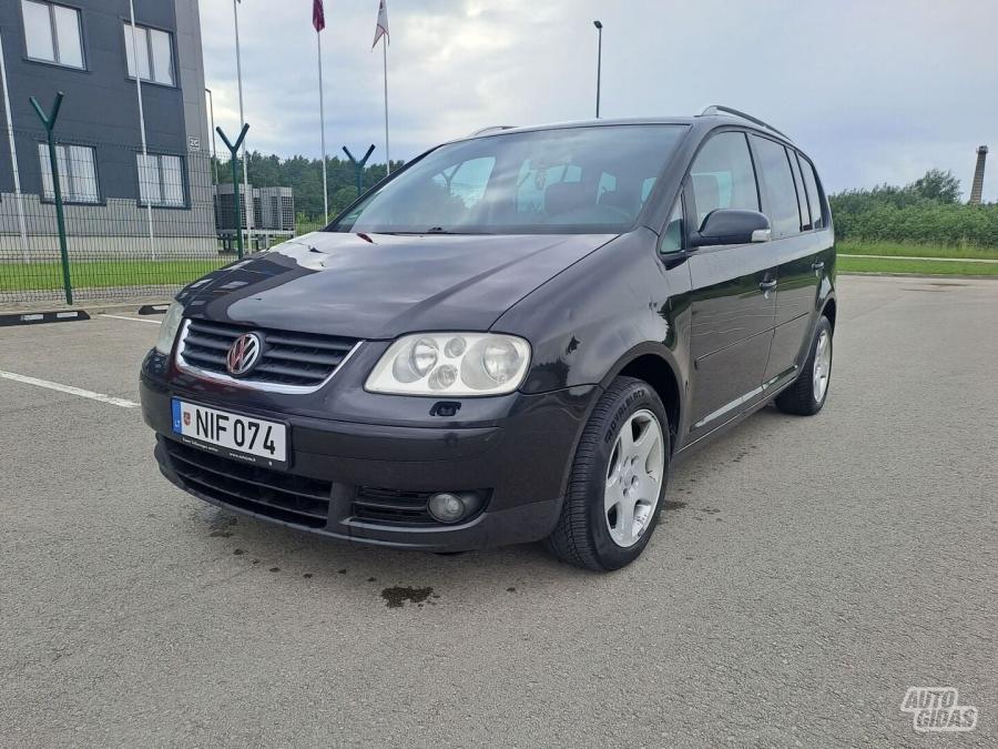 Black Volkswagen Touran 2004 in Telschi, with an engine capacity of 1.90 L and mileage of 345 thousand km for 1650 €, photo 4 on AUTOMOTO.COM.LV