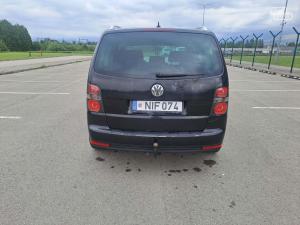 Black Volkswagen Touran 2004 in Telschi, with an engine capacity of 1.90 L and mileage of 345 thousand km for 1650 €, photo 6 on AUTOMOTO.COM.LV