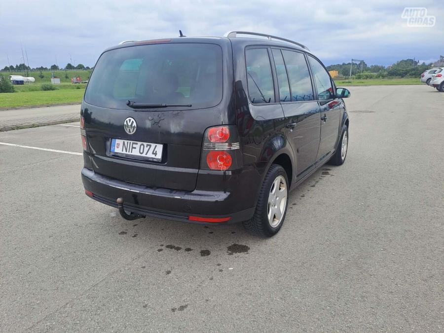 Black Volkswagen Touran 2004 in Telschi, with an engine capacity of 1.90 L and mileage of 345 thousand km for 1650 €, photo 7 on AUTOMOTO.COM.LV