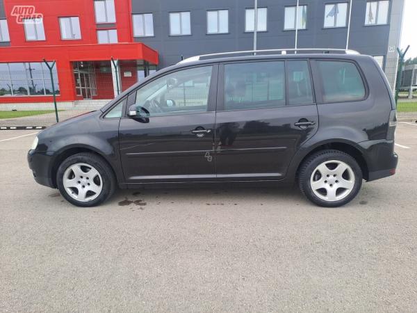 Melns Volkswagen Touran 2004 Telšiai, ar dzinēja tilpumu 1.90 L un nobraukumu 345 tūkst. km par 1650 €, foto 9 vietnē AUTOMOTO.COM.LV