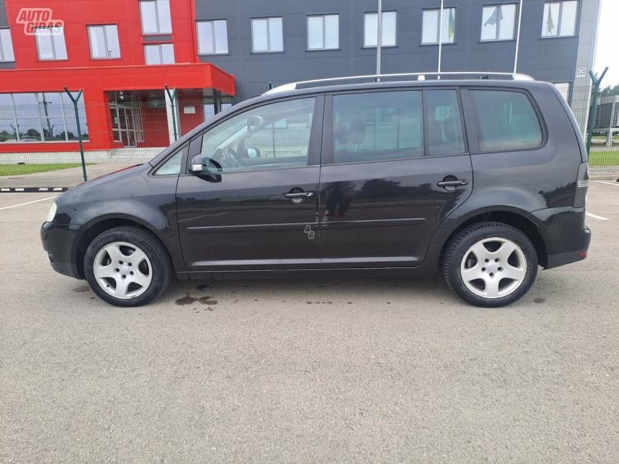 Black Volkswagen Touran 2004 in Telschi, with an engine capacity of 1.90 L and mileage of 345 thousand km for 1650 €, photo 10 on AUTOMOTO.COM.LV
