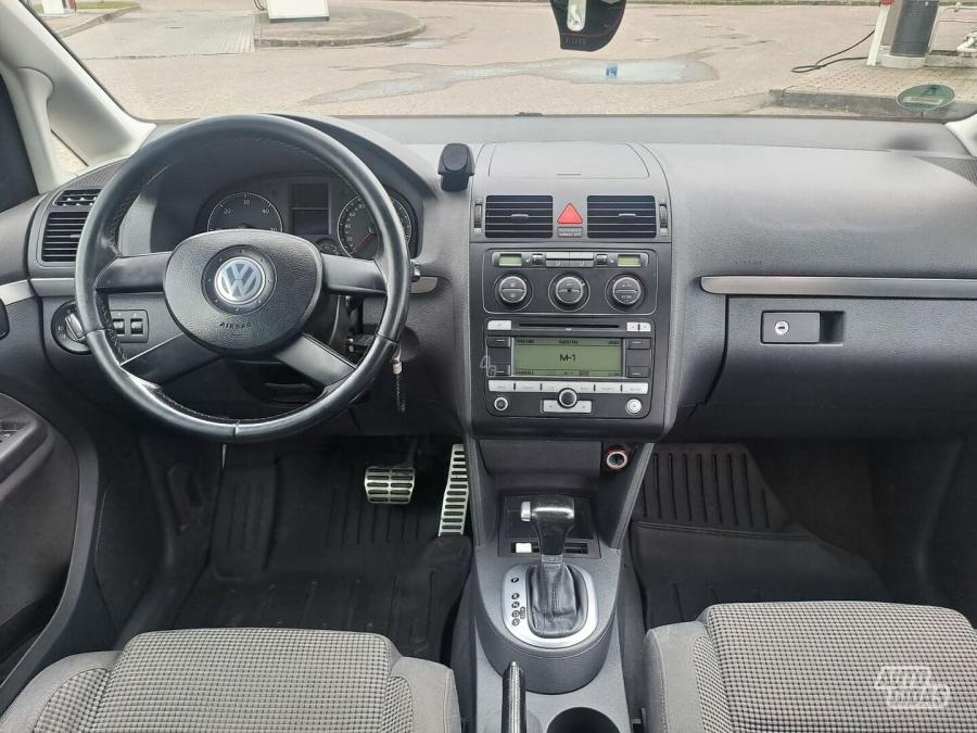 Black Volkswagen Touran 2004 in Telschi, with an engine capacity of 1.90 L and mileage of 345 thousand km for 1650 €, photo 12 on AUTOMOTO.COM.LV
