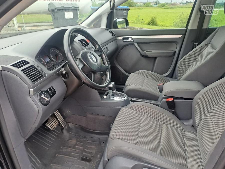 Black Volkswagen Touran 2004 in Telschi, with an engine capacity of 1.90 L and mileage of 345 thousand km for 1650 €, photo 14 on AUTOMOTO.COM.LV