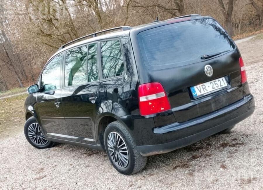 Black Volkswagen Touran 2004 in Tukums, with an engine capacity of 1.90 L and mileage of 0 thousand km for 1250 €, photo 5 on AUTOMOTO.COM.LV