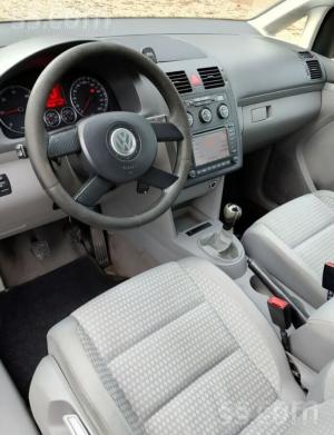 Black Volkswagen Touran 2004 in Tukums, with an engine capacity of 1.90 L and mileage of 0 thousand km for 1250 €, photo 6 on AUTOMOTO.COM.LV
