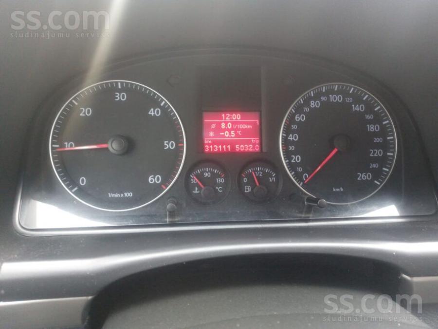 Black Volkswagen Touran 2004 in Riga, with an engine capacity of 1.90 L and mileage of 314 thousand km for 2250 €, photo 4 on AUTOMOTO.COM.LV