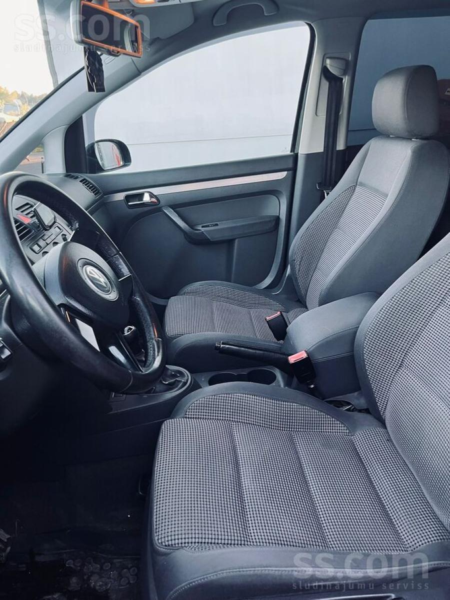Black Volkswagen Touran 2004 in Riga, with an engine capacity of 1.90 L and mileage of 314 thousand km for 2250 €, photo 8 on AUTOMOTO.COM.LV