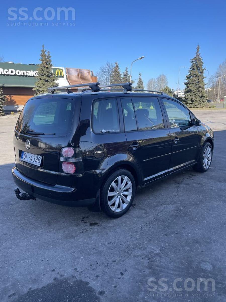 Melns Volkswagen Touran 2004 Rīga, ar dzinēja tilpumu 1.90 L un nobraukumu 330 tūkst. km par 1400 €, foto 3 vietnē AUTOMOTO.COM.LV