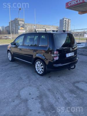 Melns Volkswagen Touran 2004 Rīga, ar dzinēja tilpumu 1.90 L un nobraukumu 330 tūkst. km par 1400 €, foto 4 vietnē AUTOMOTO.COM.LV