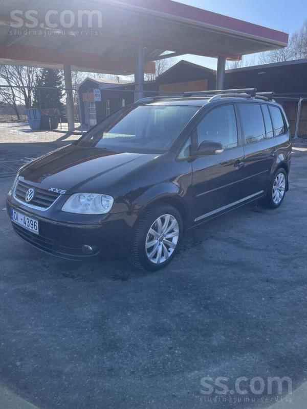 Melns Volkswagen Touran 2004 Rīga, ar dzinēja tilpumu 1.90 L un nobraukumu 330 tūkst. km par 1400 €, foto 4 vietnē AUTOMOTO.COM.LV