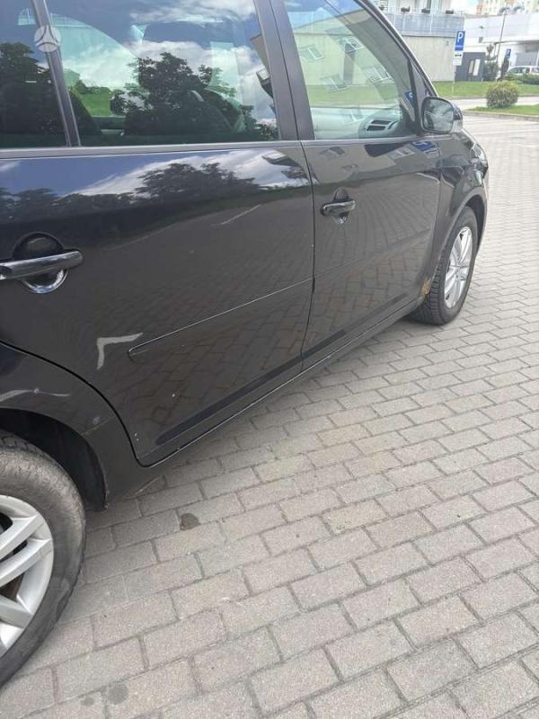 Black Volkswagen Touran 2004 in Marijampole, with an engine capacity of 1.90 L and mileage of 333 thousand km for 1600 €, photo 5 on AUTOMOTO.COM.LV