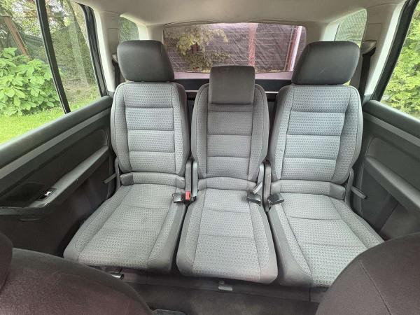 Black Volkswagen Touran 2004 in Marijampole, with an engine capacity of 1.90 L and mileage of 333 thousand km for 1600 €, photo 8 on AUTOMOTO.COM.LV