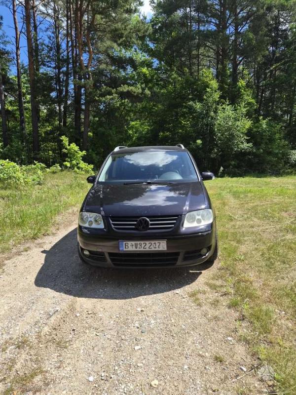 Melns Volkswagen Touran 2004 Kauņa, ar dzinēja tilpumu 1.90 L un nobraukumu 356 tūkst. km par 1999 €, foto 1 vietnē AUTOMOTO.COM.LV