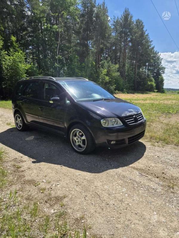 Melns Volkswagen Touran 2004 Kauņa, ar dzinēja tilpumu 1.90 L un nobraukumu 356 tūkst. km par 1999 €, foto 8 vietnē AUTOMOTO.COM.LV