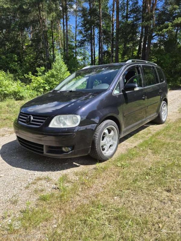 Melns Volkswagen Touran 2004 Kauņa, ar dzinēja tilpumu 1.90 L un nobraukumu 356 tūkst. km par 1999 €, foto 10 vietnē AUTOMOTO.COM.LV