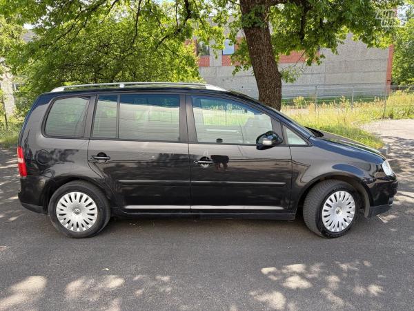Melns Volkswagen Touran 2004 Alīta, ar dzinēja tilpumu 2.00 L un nobraukumu 360 tūkst. km par 2200 €, foto 8 vietnē AUTOMOTO.COM.LV