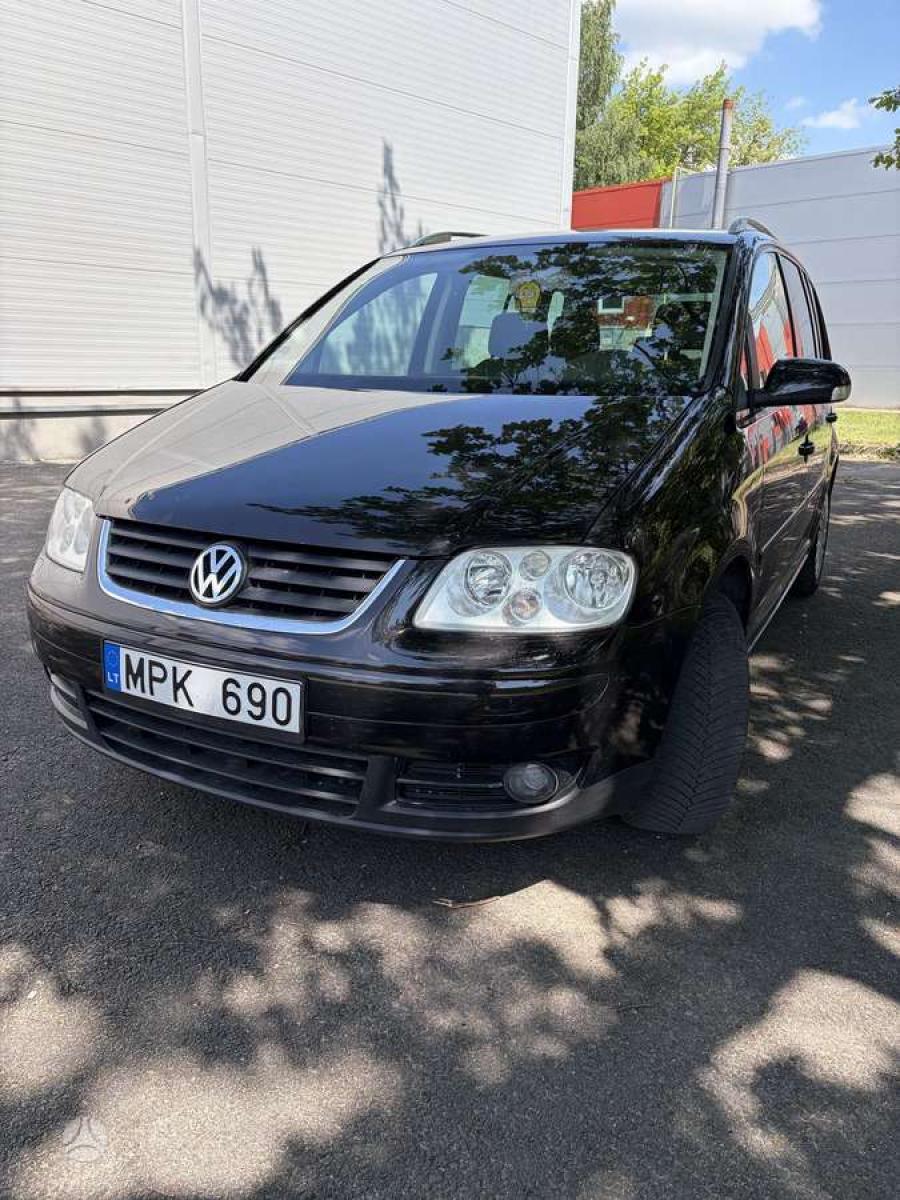 Melns Volkswagen Touran 2004 Alīta, ar dzinēja tilpumu 1.97 L un nobraukumu 360 tūkst. km par 2200 €, foto 4 vietnē AUTOMOTO.COM.LV