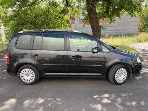 Melns Volkswagen Touran 2004 Alīta, ar dzinēja tilpumu 1.97 L un nobraukumu 360 tūkst. km par 2200 €, foto 11 vietnē AUTOMOTO.COM.LV