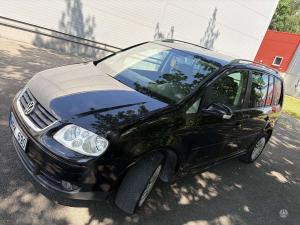 Melns Volkswagen Touran 2004 Alīta, ar dzinēja tilpumu 1.97 L un nobraukumu 360 tūkst. km par 2200 €, foto 12 vietnē AUTOMOTO.COM.LV