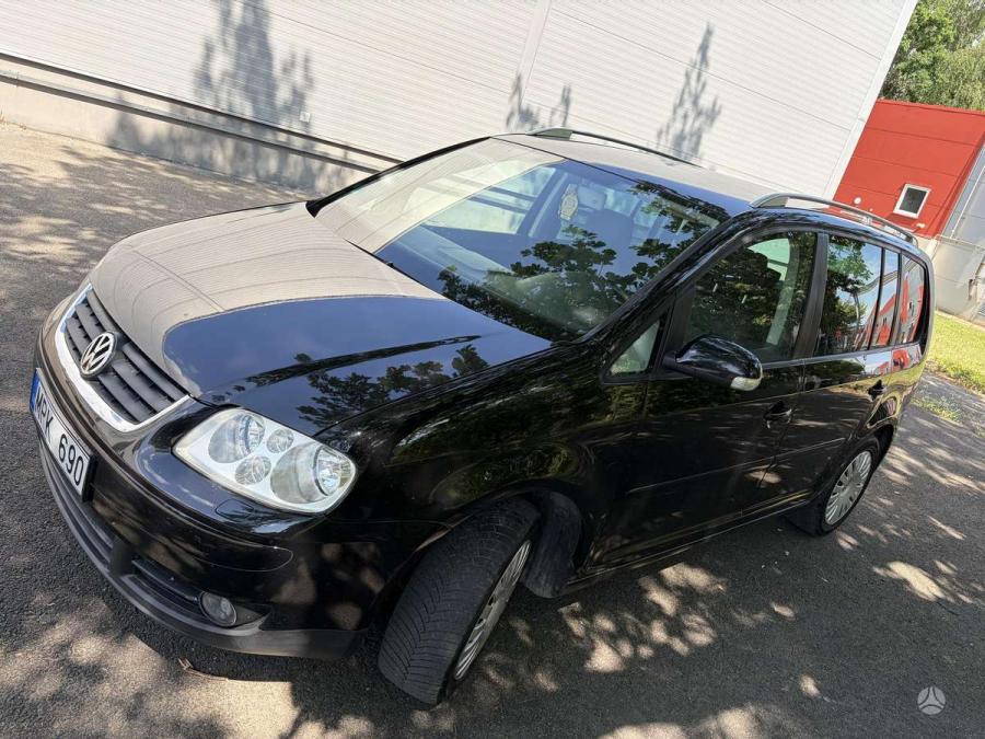 Melns Volkswagen Touran 2004 Alīta, ar dzinēja tilpumu 1.97 L un nobraukumu 360 tūkst. km par 2200 €, foto 12 vietnē AUTOMOTO.COM.LV