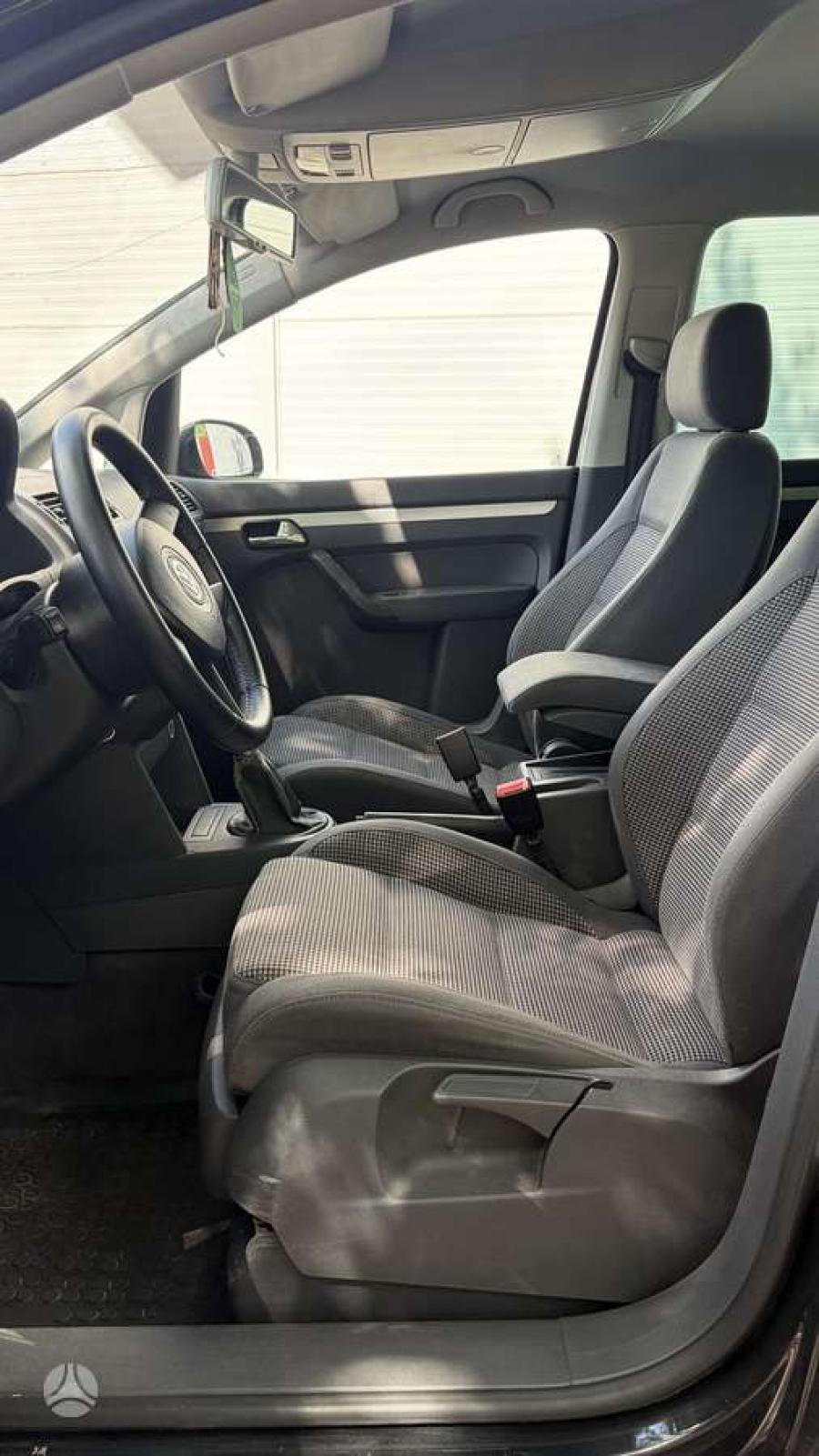 Melns Volkswagen Touran 2004 Alīta, ar dzinēja tilpumu 1.97 L un nobraukumu 360 tūkst. km par 2200 €, foto 13 vietnē AUTOMOTO.COM.LV