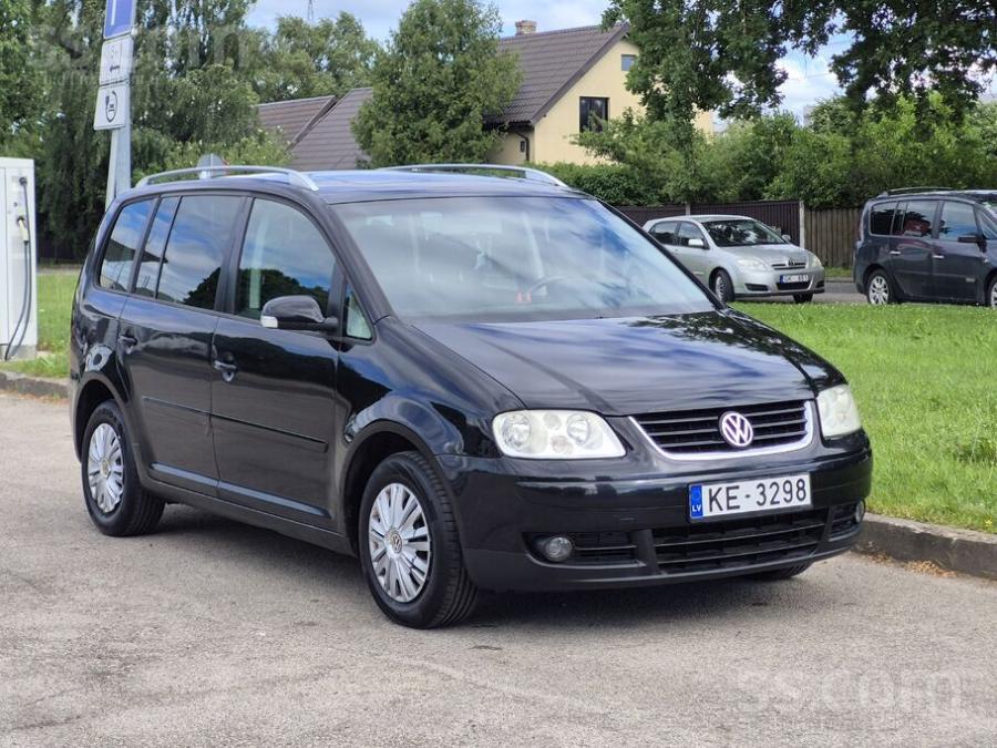 Black Volkswagen Touran 2004 in Riga, with an engine capacity of 1.60 L and mileage of 290 thousand km for 2200 €, photo 1 on AUTOMOTO.COM.LV