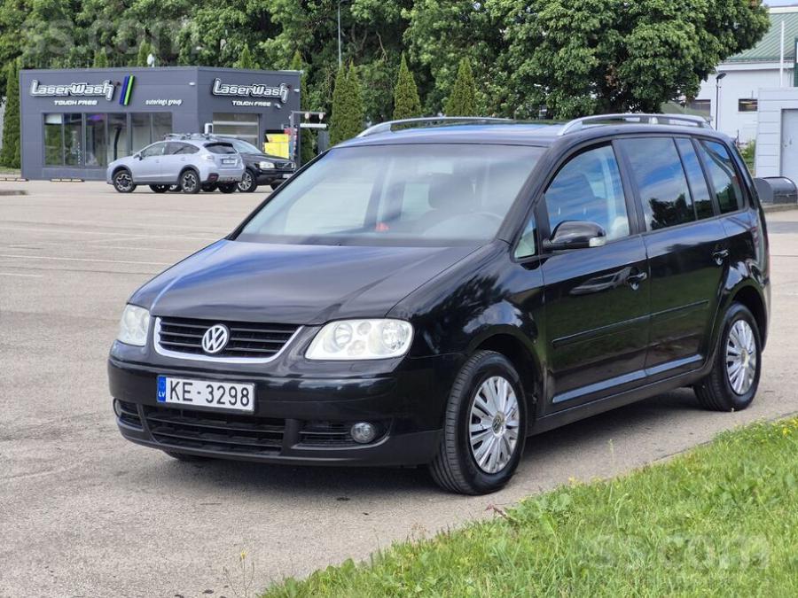 Black Volkswagen Touran 2004 in Riga, with an engine capacity of 1.60 L and mileage of 290 thousand km for 2200 €, photo 3 on AUTOMOTO.COM.LV