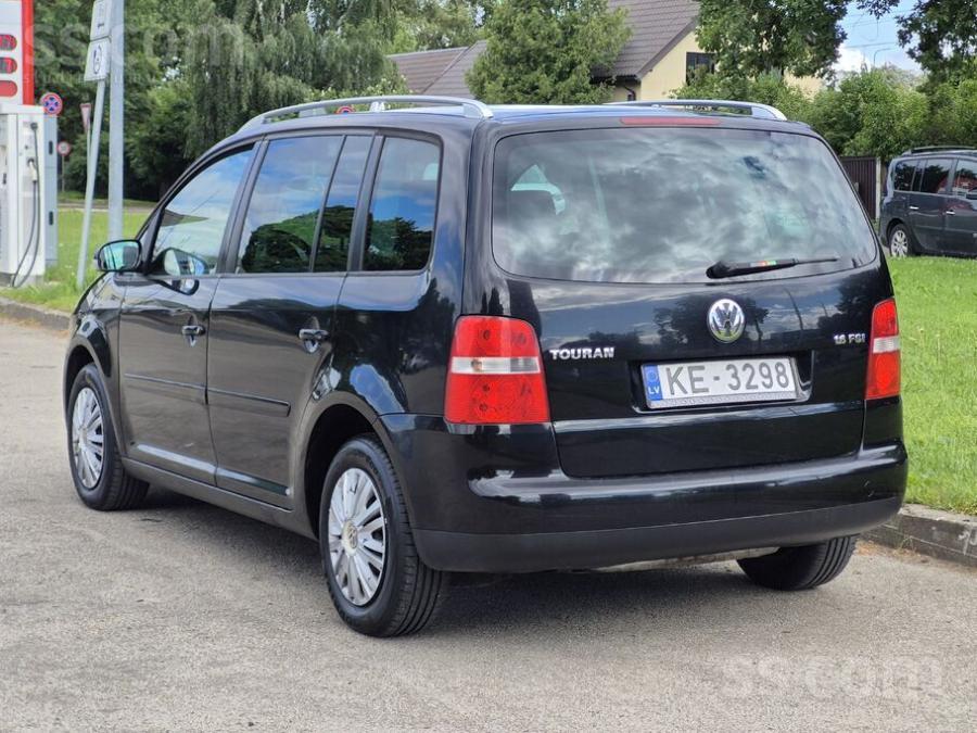 Black Volkswagen Touran 2004 in Riga, with an engine capacity of 1.60 L and mileage of 290 thousand km for 2200 €, photo 4 on AUTOMOTO.COM.LV