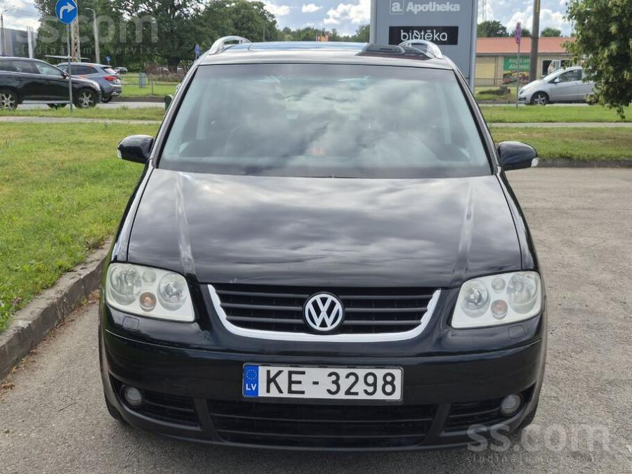 Black Volkswagen Touran 2004 in Riga, with an engine capacity of 1.60 L and mileage of 290 thousand km for 2200 €, photo 6 on AUTOMOTO.COM.LV