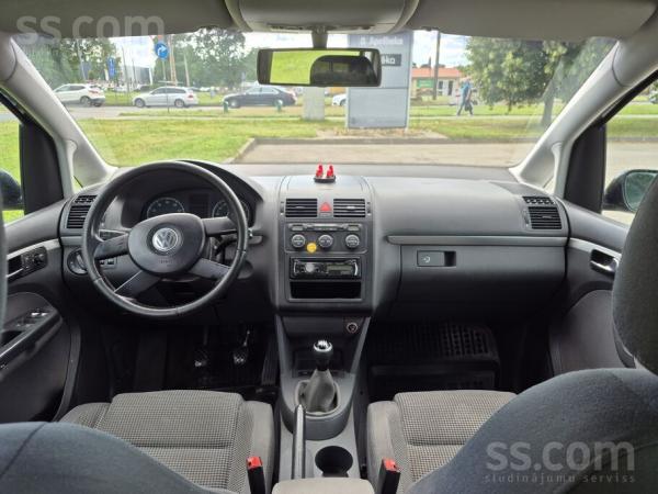 Melns Volkswagen Touran 2004 Rīga, ar dzinēja tilpumu 1.60 L un nobraukumu 290 tūkst. km par 2200 €, foto 7 vietnē AUTOMOTO.COM.LV