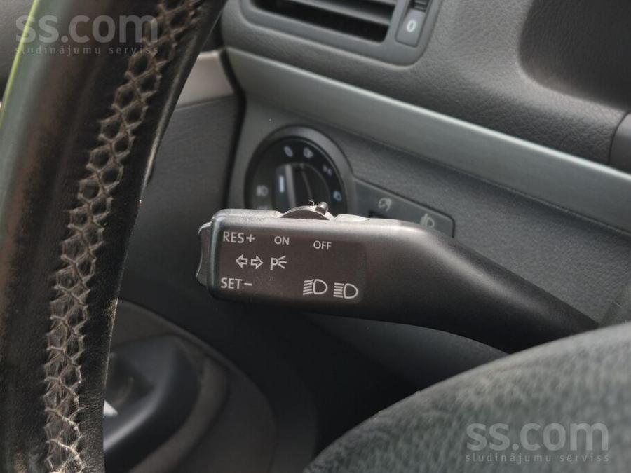 Black Volkswagen Touran 2004 in Riga, with an engine capacity of 1.60 L and mileage of 290 thousand km for 2200 €, photo 12 on AUTOMOTO.COM.LV