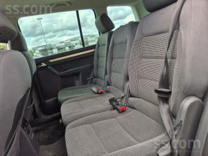 Black Volkswagen Touran 2004 in Riga, with an engine capacity of 1.60 L and mileage of 290 thousand km for 2200 €, photo 13 on AUTOMOTO.COM.LV