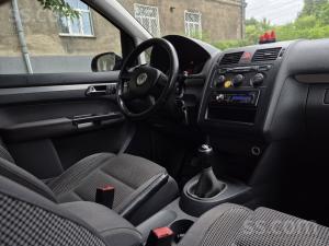 Black Volkswagen Touran 2004 in Riga, with an engine capacity of 1.60 L and mileage of 290 thousand km for 2200 €, photo 20 on AUTOMOTO.COM.LV