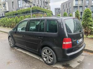 Melns Volkswagen Touran 2004 Viļņa, ar dzinēja tilpumu 1.97 L un nobraukumu 390 tūkst. km par 900 €, foto 3 vietnē AUTOMOTO.COM.LV