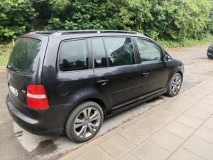 Melns Volkswagen Touran 2004 Viļņa, ar dzinēja tilpumu 1.97 L un nobraukumu 390 tūkst. km par 900 €, foto 9 vietnē AUTOMOTO.COM.LV