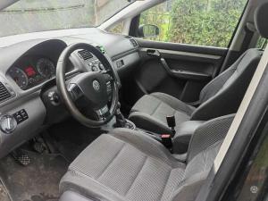 Melns Volkswagen Touran 2004 Viļņa, ar dzinēja tilpumu 1.97 L un nobraukumu 390 tūkst. km par 900 €, foto 10 vietnē AUTOMOTO.COM.LV