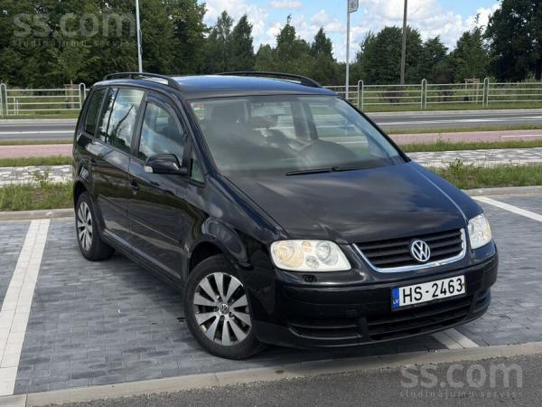 Black Volkswagen Touran 2004 in Jelgava, with an engine capacity of 1.90 L and mileage of 315 thousand km for 1800 €, photo 1 on AUTOMOTO.COM.LV
