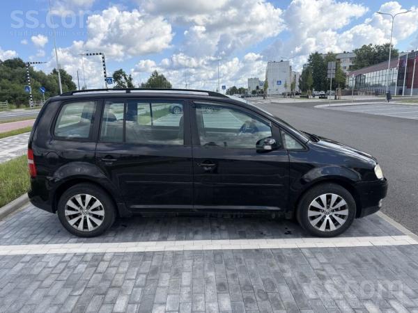 Black Volkswagen Touran 2004 in Jelgava, with an engine capacity of 1.90 L and mileage of 315 thousand km for 1800 €, photo 4 on AUTOMOTO.COM.LV