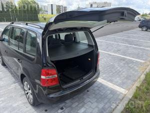 Melns Volkswagen Touran 2004 Jelgava, ar dzinēja tilpumu 1.90 L un nobraukumu 315 tūkst. km par 1800 €, foto 7 vietnē AUTOMOTO.COM.LV