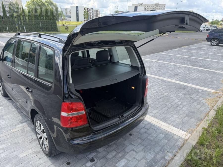 Melns Volkswagen Touran 2004 Jelgava, ar dzinēja tilpumu 1.90 L un nobraukumu 315 tūkst. km par 1800 €, foto 7 vietnē AUTOMOTO.COM.LV