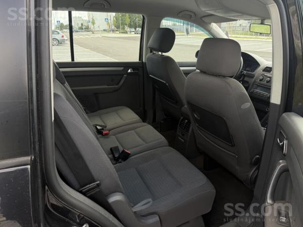 Black Volkswagen Touran 2004 in Jelgava, with an engine capacity of 1.90 L and mileage of 315 thousand km for 1800 €, photo 7 on AUTOMOTO.COM.LV