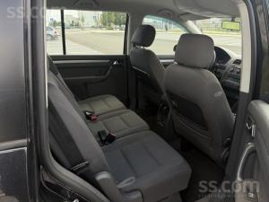 Melns Volkswagen Touran 2004 Jelgava, ar dzinēja tilpumu 1.90 L un nobraukumu 315 tūkst. km par 1800 €, foto 8 vietnē AUTOMOTO.COM.LV