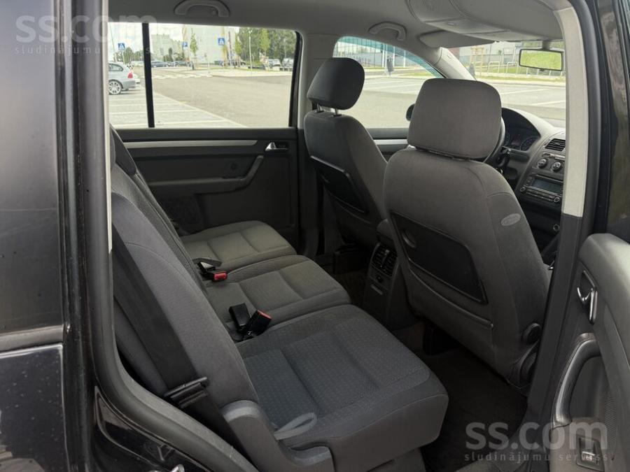 Melns Volkswagen Touran 2004 Jelgava, ar dzinēja tilpumu 1.90 L un nobraukumu 315 tūkst. km par 1800 €, foto 8 vietnē AUTOMOTO.COM.LV