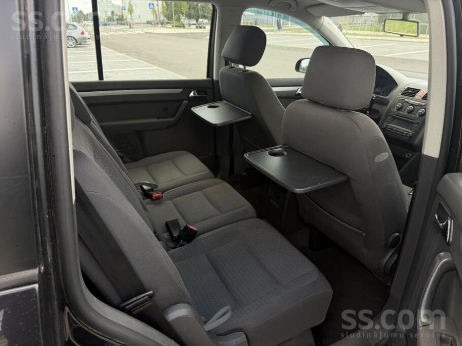 Melns Volkswagen Touran 2004 Jelgava, ar dzinēja tilpumu 1.90 L un nobraukumu 315 tūkst. km par 1800 €, foto 9 vietnē AUTOMOTO.COM.LV