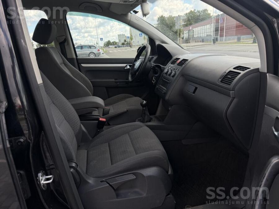 Melns Volkswagen Touran 2004 Jelgava, ar dzinēja tilpumu 1.90 L un nobraukumu 315 tūkst. km par 1800 €, foto 10 vietnē AUTOMOTO.COM.LV