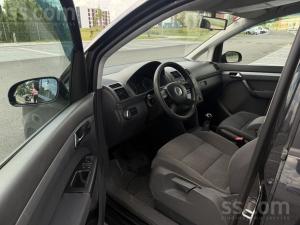Melns Volkswagen Touran 2004 Jelgava, ar dzinēja tilpumu 1.90 L un nobraukumu 315 tūkst. km par 1800 €, foto 11 vietnē AUTOMOTO.COM.LV
