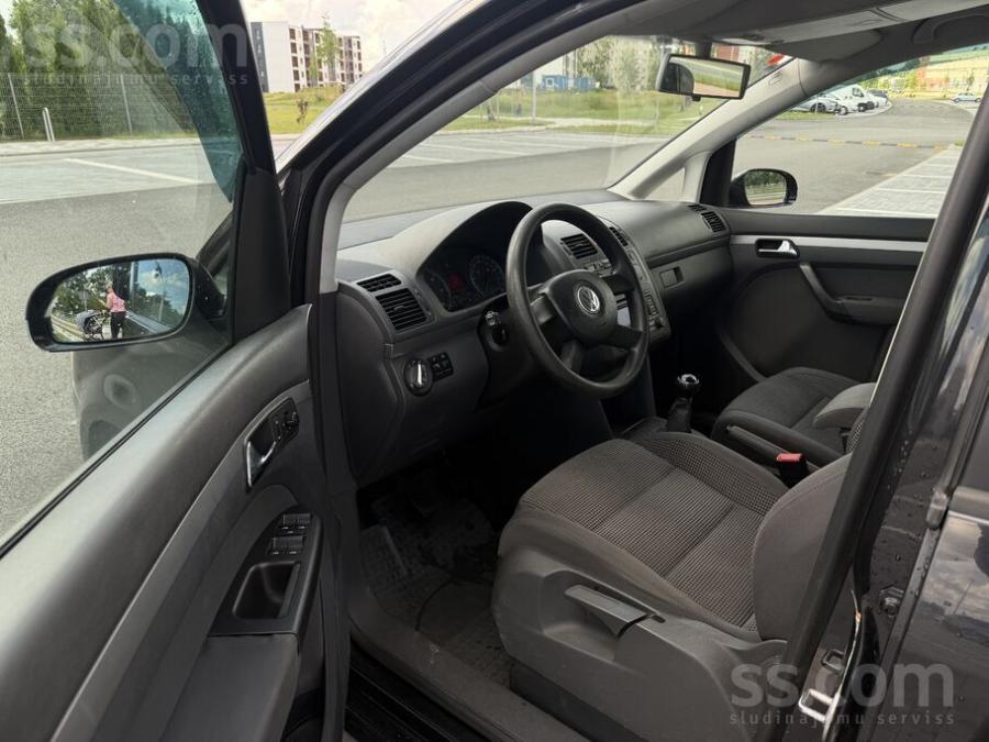Melns Volkswagen Touran 2004 Jelgava, ar dzinēja tilpumu 1.90 L un nobraukumu 315 tūkst. km par 1800 €, foto 11 vietnē AUTOMOTO.COM.LV