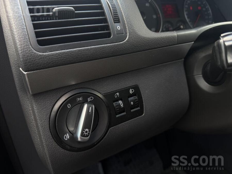 Melns Volkswagen Touran 2004 Jelgava, ar dzinēja tilpumu 1.90 L un nobraukumu 315 tūkst. km par 1800 €, foto 13 vietnē AUTOMOTO.COM.LV