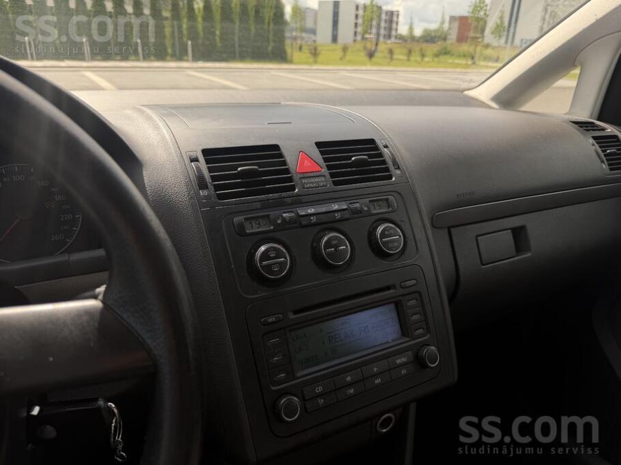 Melns Volkswagen Touran 2004 Jelgava, ar dzinēja tilpumu 1.90 L un nobraukumu 315 tūkst. km par 1800 €, foto 15 vietnē AUTOMOTO.COM.LV