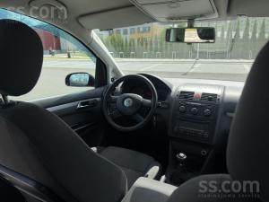 Melns Volkswagen Touran 2004 Jelgava, ar dzinēja tilpumu 1.90 L un nobraukumu 315 tūkst. km par 1800 €, foto 16 vietnē AUTOMOTO.COM.LV